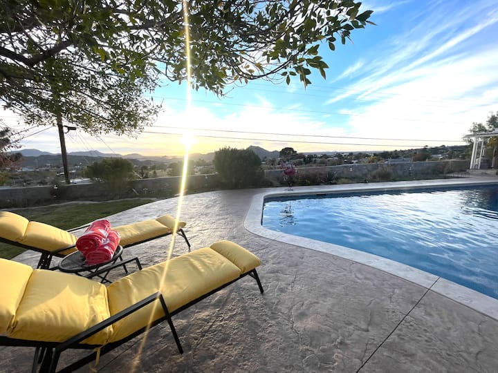 Huge Home W/mountain View/pool/big Families/groups -