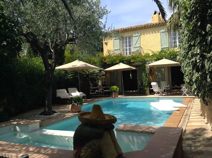 4 Bedroom House With Swimming Pool  à Port Grimaud - Pampelonne Beach