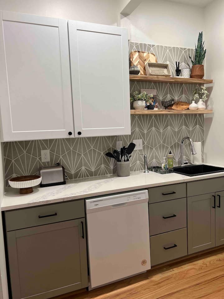 Midtown Apt With Designer Touch - Atlanta, GA