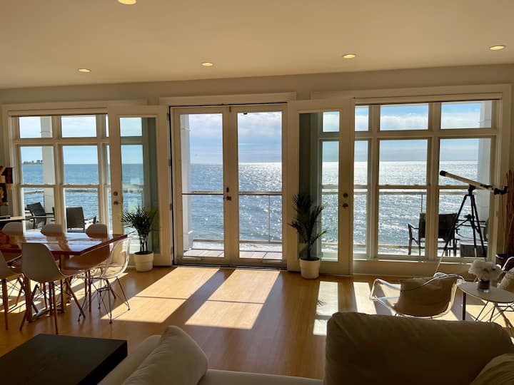 Luxurious, Direct Oceanfront Home W/ Private Beach - Stratford, CT
