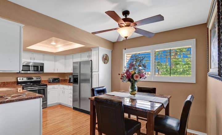 Palm Springs Condo, Summer Fun 4 Pools, Pickleball - Palm Springs, CA