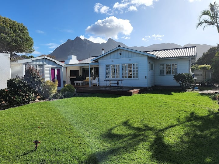 Cozy 3-bedroom Home Just A Short Walk From The Sea - Kleinmond