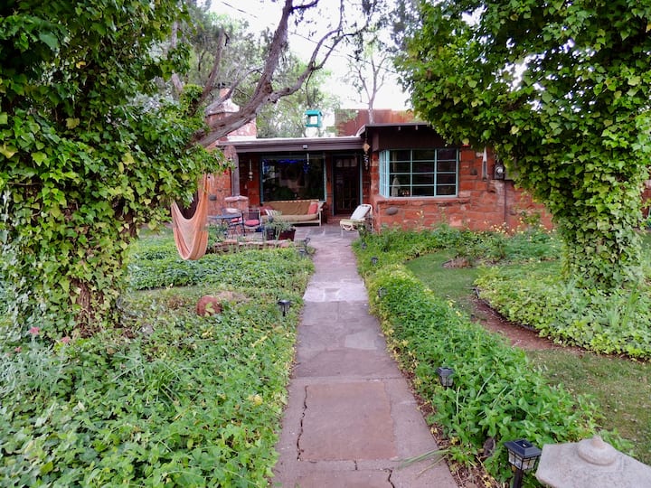 Historic Inn, 3 Blks From Town, Kitchen, Jacuzzi - Sedona, AZ