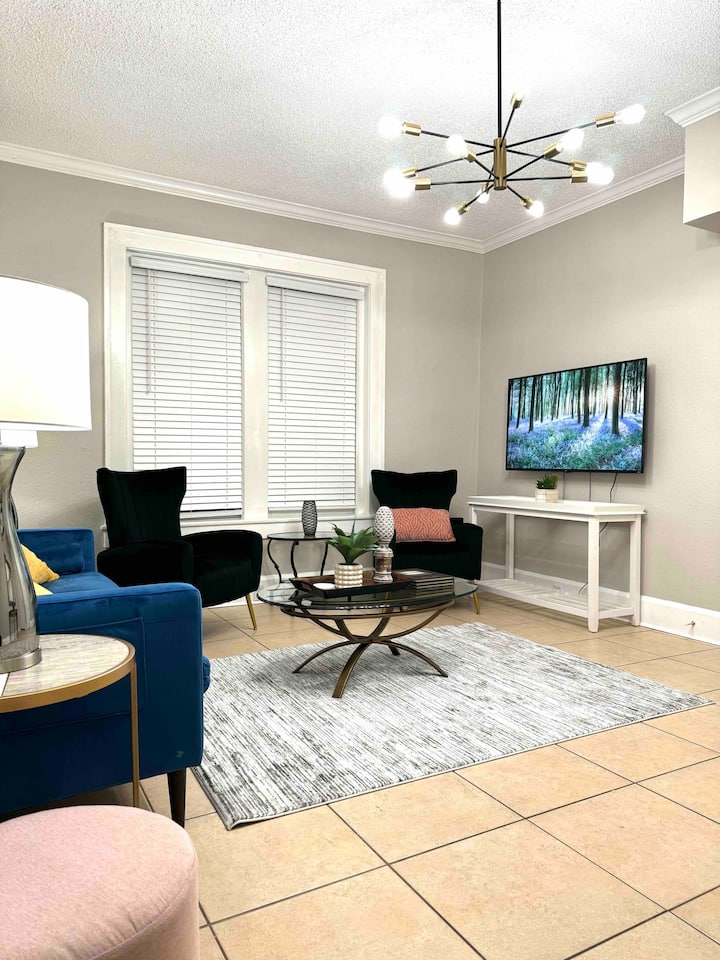Welcoming Chic North Hyde Park Gem - Tampa, FL