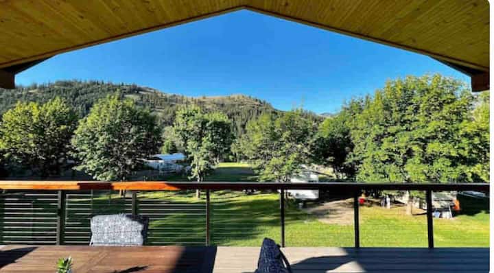 Lakefront Chalet Retreat on Spectacle Lake - Chalets for Rent in ...