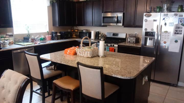 Jim's Glendale Airbnb - Glendale, AZ