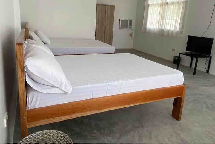 Spacious Private Bedroom With En-suite Bathroom - Sablayan