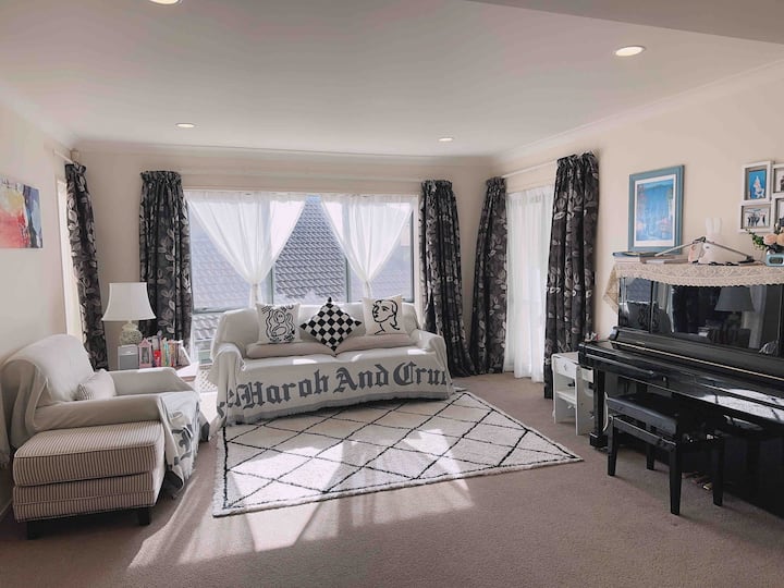 Mona's Lovely Home-with Beautiful View. - Waiheke Island