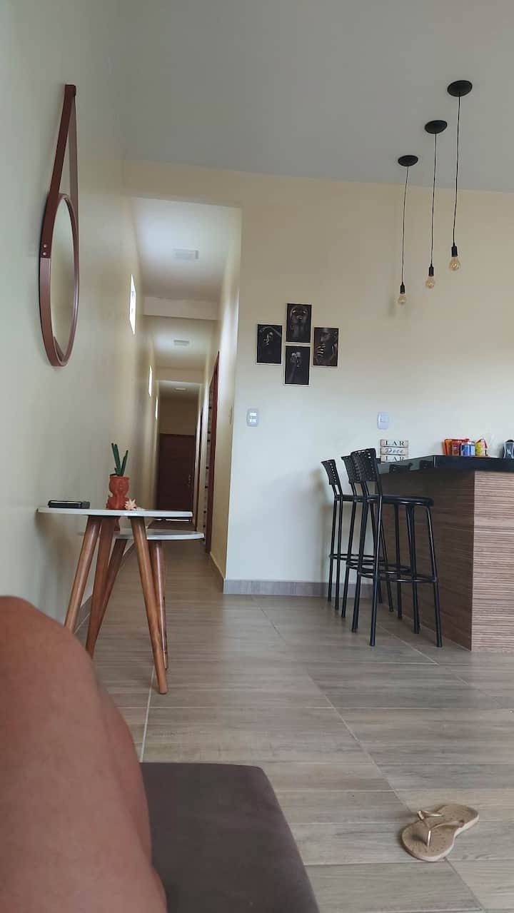 3 Quartos 
4 Banheiros 
Utensílios 
Piscina - Ilhéus