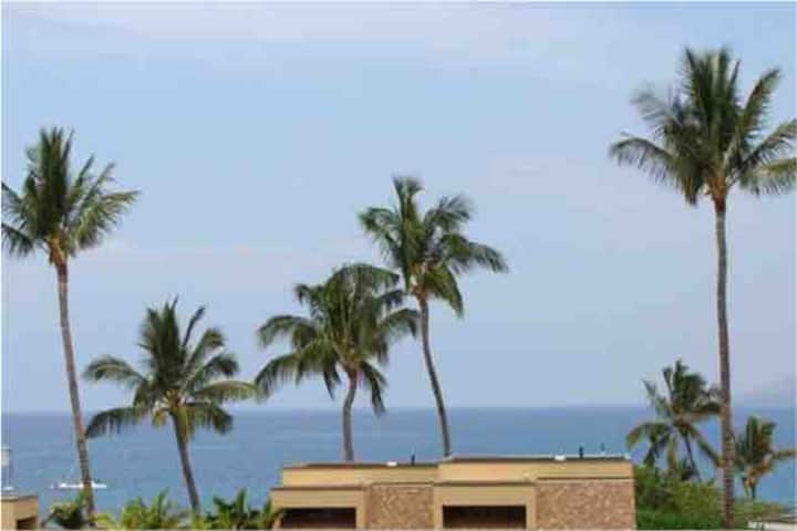 2 B- 2 Bath Kihei Condominium One Block From Beach - Kihei, HI