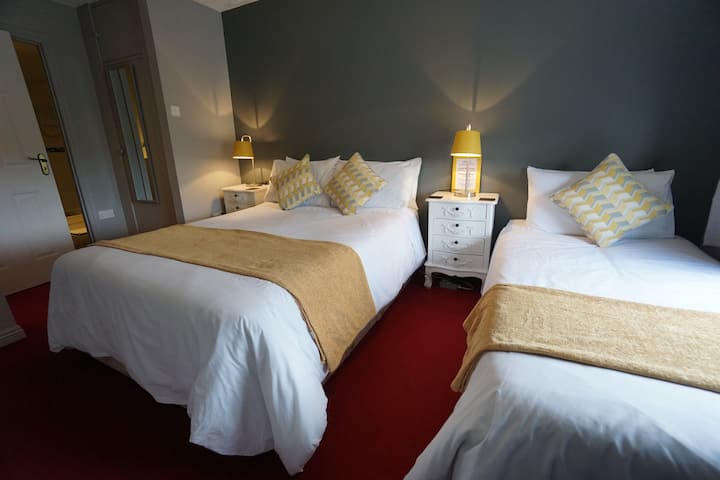 Room 3 - Triple - The Willows Guesthouse - Dunfanaghy