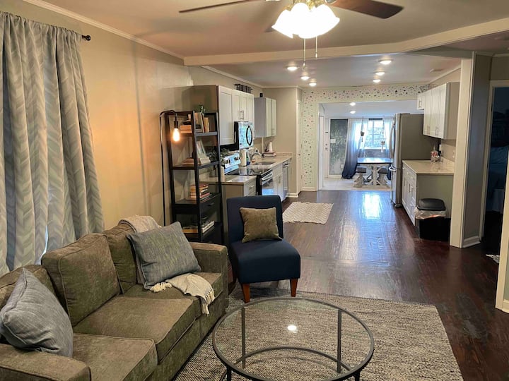 Avon Park Bungalow - Savannah, GA