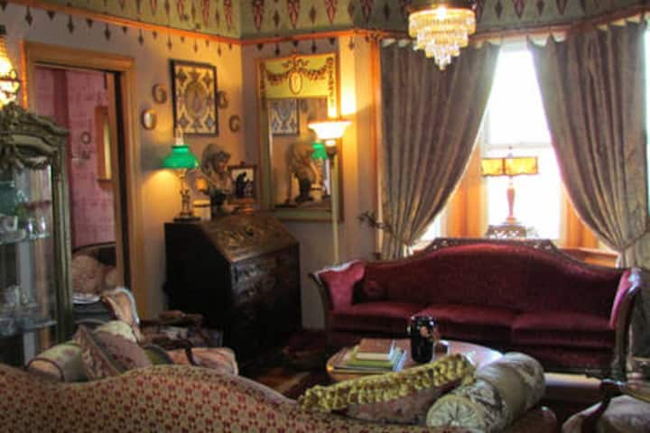 Unique Seattle Home/yellow Room - 1 Bedroom - Seattle, WA