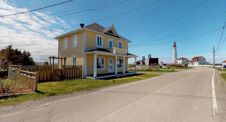Splendide Maison Ancestrale Sur Le Bord Du Fleuve - Rimouski