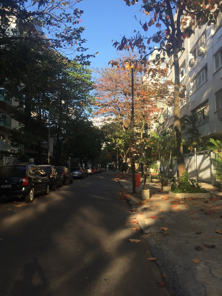 Quarto Melhor Lugar Em Ipanema.só Hospedo Mulheres - Ipanema
