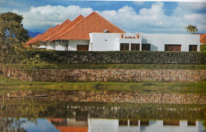 Casa Quinta Espectacular Conj. Hacienda Sumapaz - Melgar