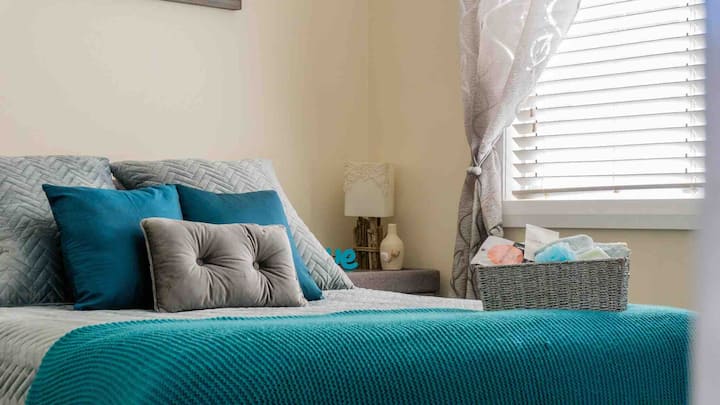 Comfy Modern Home Away From Home/central Location - North Shore