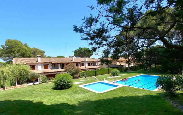 Jolie Maison Et Piscine A Le Foret Proche Mer - Tamariu