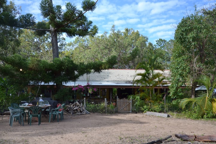 Frangipani Park On 7 Acres Of Magnetic Island - Magnetic Island