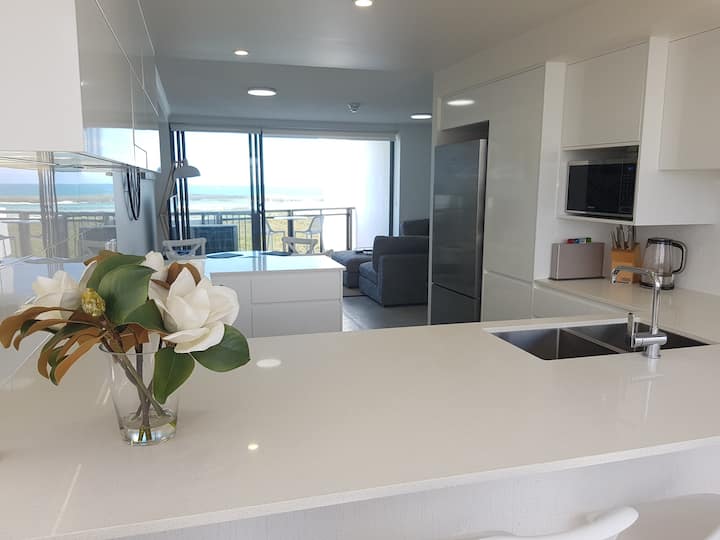 Stunning 14th Floor Waterfront Apartment - Maroochydore