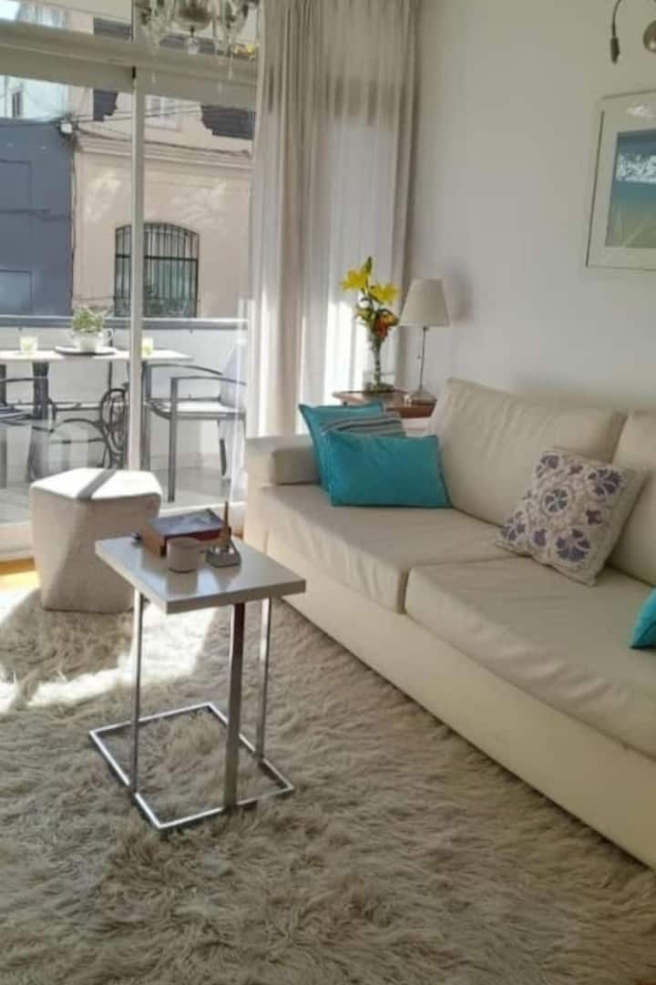 Acogedor Dpto. Excelente Zona, Patio Y Balcón. - 