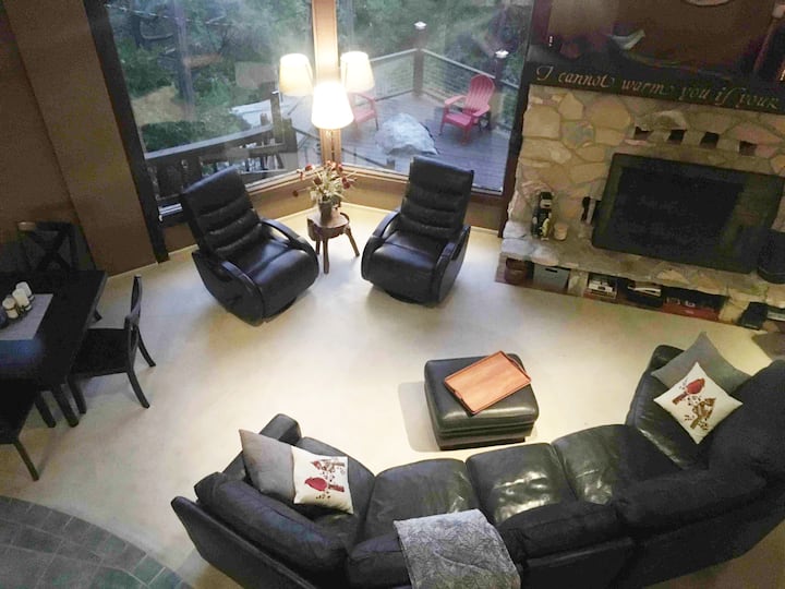 Rustic Luxury~theater Room, 2 King Suites &Hottub - Idyllwild-Pine Cove, CA