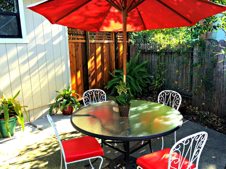 Charming Pet Friendly Wine Country Studio - Santa Rosa, CA