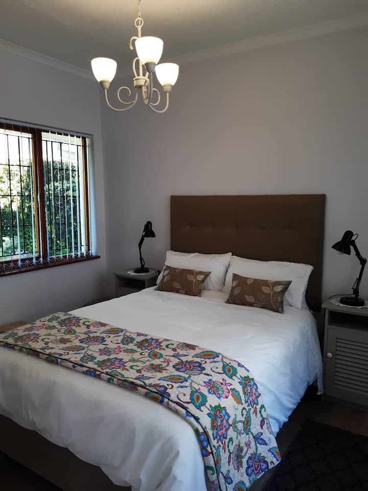 A Walk In The Park
Single Self-catering Unit. - George