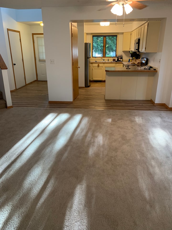 Beautiful, Clean Townhome Near Msu. - Bozeman, MT