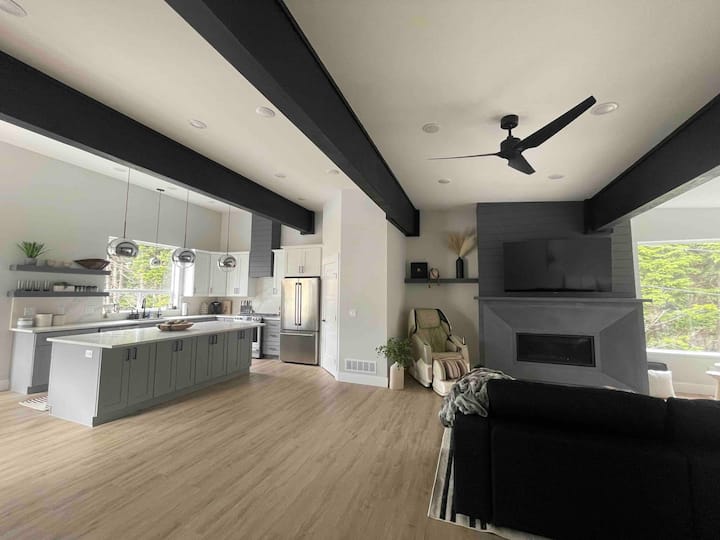 Ski Condo With Hot Tub & Sauna - Anchorage, AK