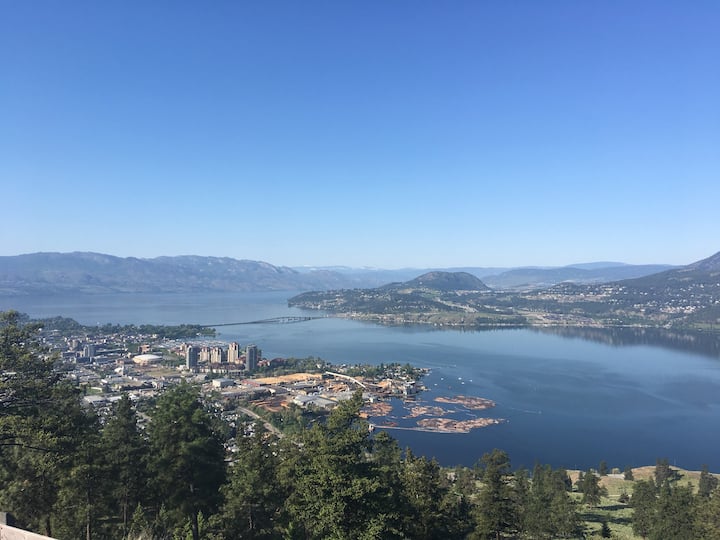 Golfers Paradise 1500sq Ft Luxury Suite - Kelowna
