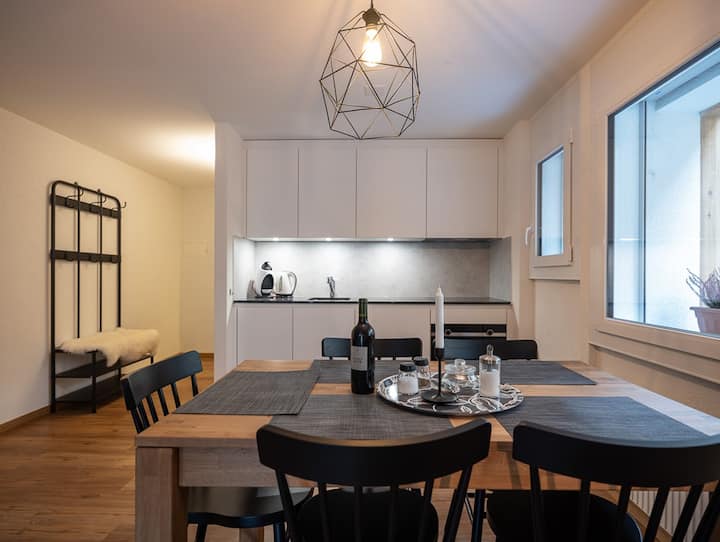 Cosy And Calm 5-bed Apartment In Centre Of Zermatt - Zermatt