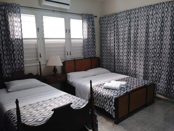 Casa De Morales (2 Habs Sin Cocina/2 Rooms) - Varadero