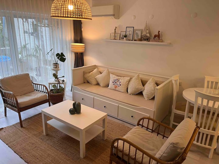 Cozy Garden House With Pool - Burhaniye