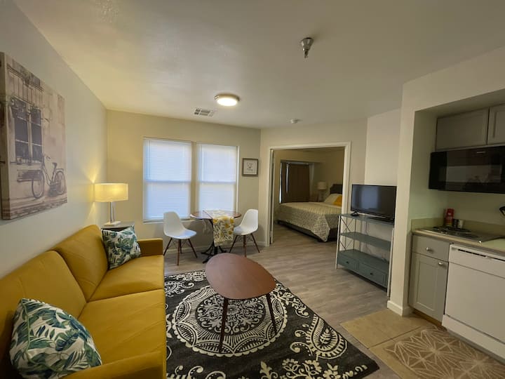 Inviting Pet Stay, Near The Zoo And Dining! - Omaha, NE