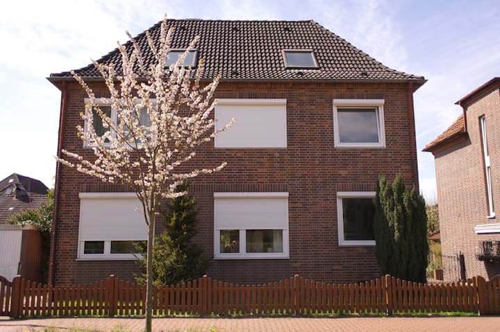Geräumiges Apartment In 50s Haus - Laatzen