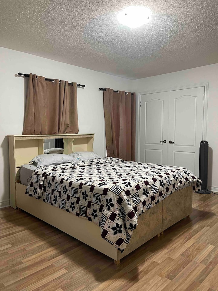 Specious Private Room - Brampton