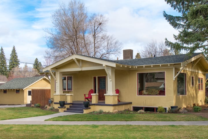 Center Of The Action!  Oldtown River Dwntown Music - Bend, OR