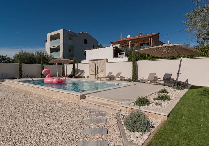 Villa Roza, 5-br Villa With Pool Near The Beach - Portorož