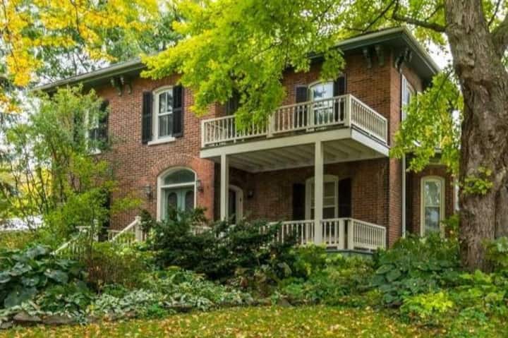 ** The Cherry Valley House ** - Prince Edward