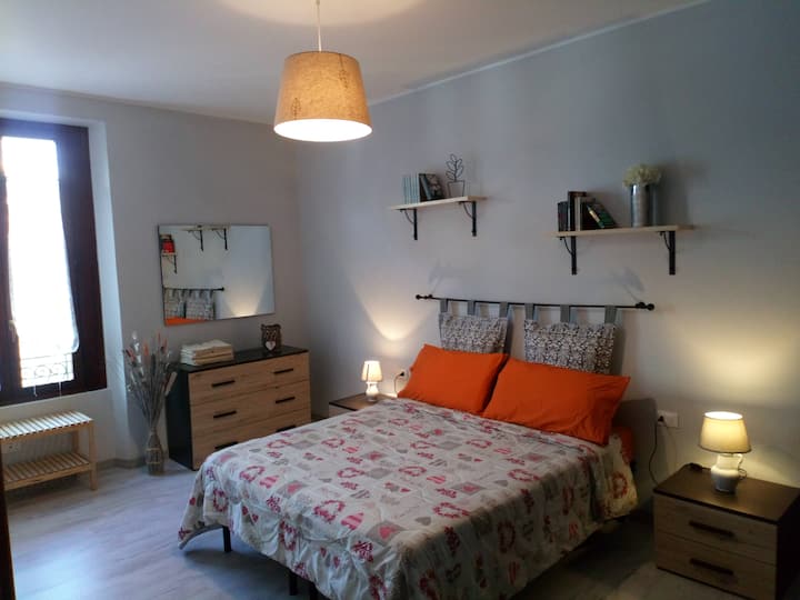 Appartement De Trois Pièces Dans La Zone Centrale - Milão