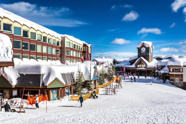 Spacious, Light Filled Ski-in/ski-out Condo! - Big White Ski Resort, BC