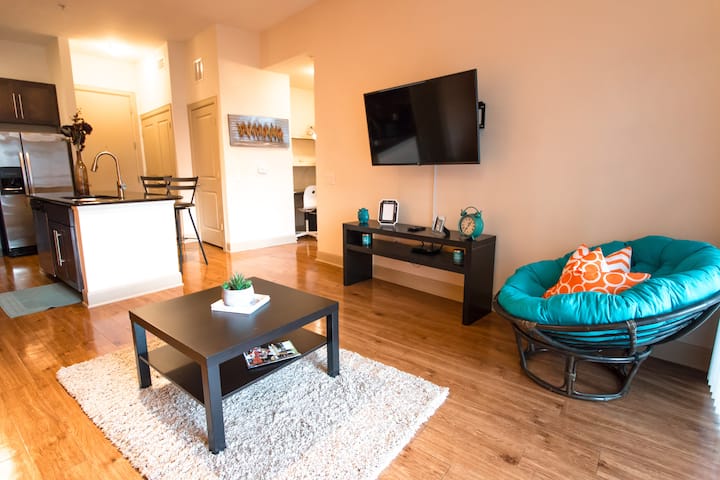 Luxury Modern Apt W/pool In Med Ctr+walk To Nrg - Houston, TX