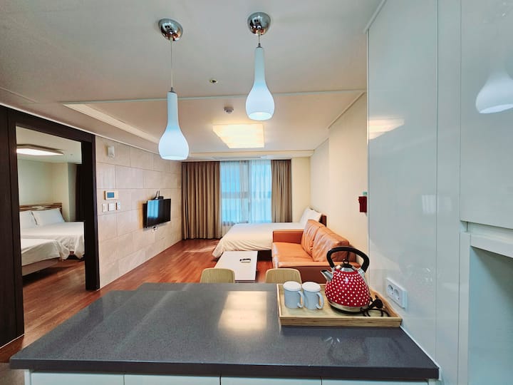 Happy-172(더블-트리플 베드) #해운대해변 110m # 짐 보관 #무료주차 #정수기 - South Korea