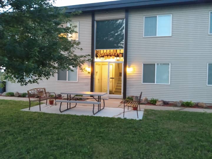 Unit 2-newly Remodeled 4 Plex, Studio Apartments - Cedar Rapids, IA