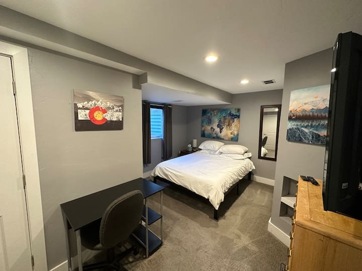 Cozy 1 Bedroom Guest Suite With Parking - デンバー, CO