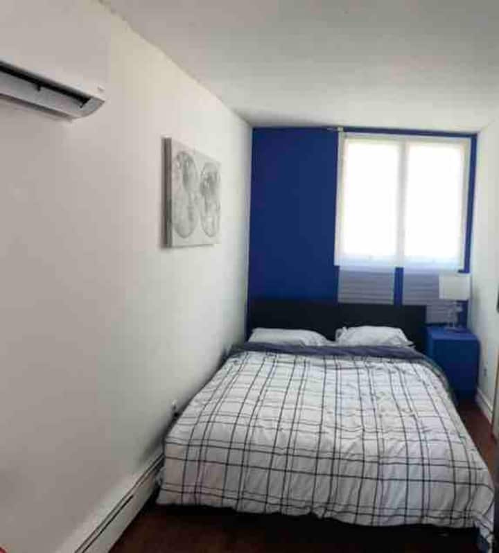 Guest Room In Private Home With Shared Bathroom. - Northport, NY