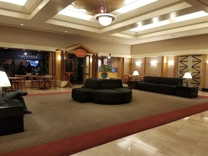 Elegant, Spacious Downtown Hideaway W/parking - O‘ahu, HI