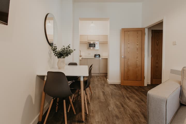 Station House Cheltenham, Serviced Apartment 5 - Gloucestershire