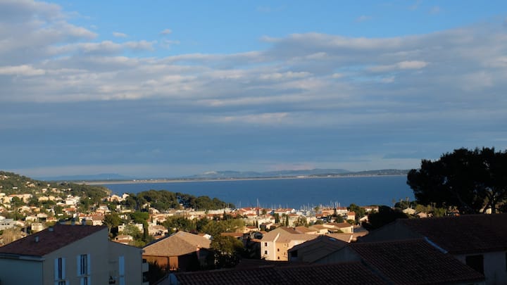 T2 Vue Mer Calme, Proche Port Plage - Carqueiranne
